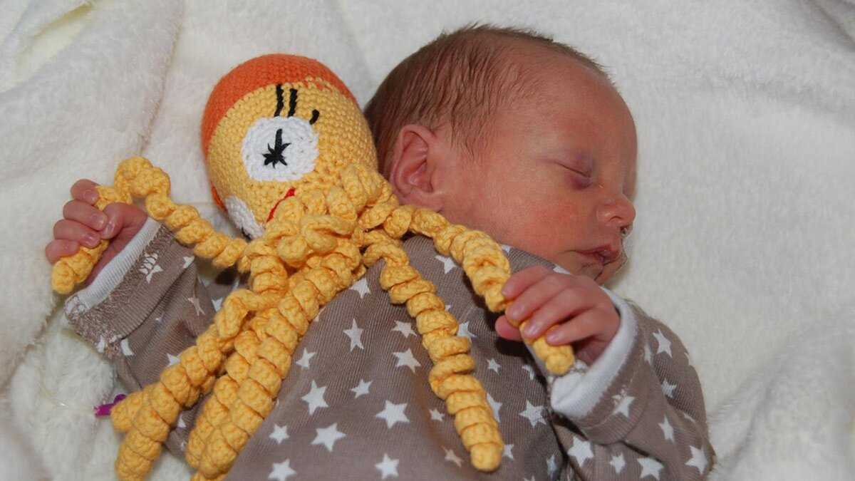Knit with love: Tiny patterns for premature babies