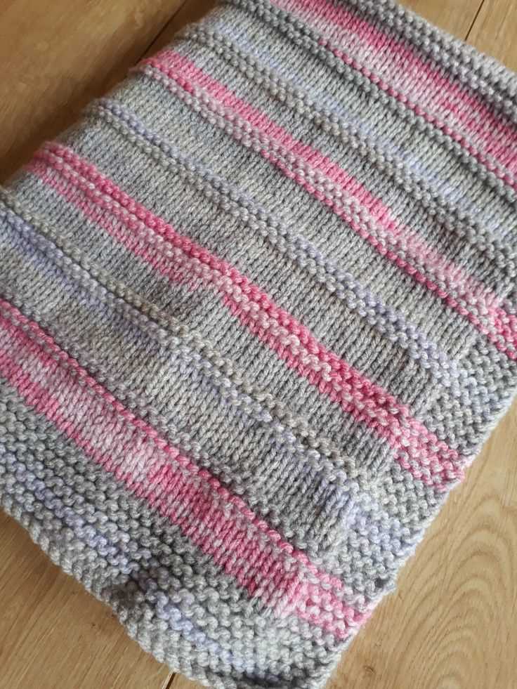 Easy knitting pattern for a stylish pram blanket