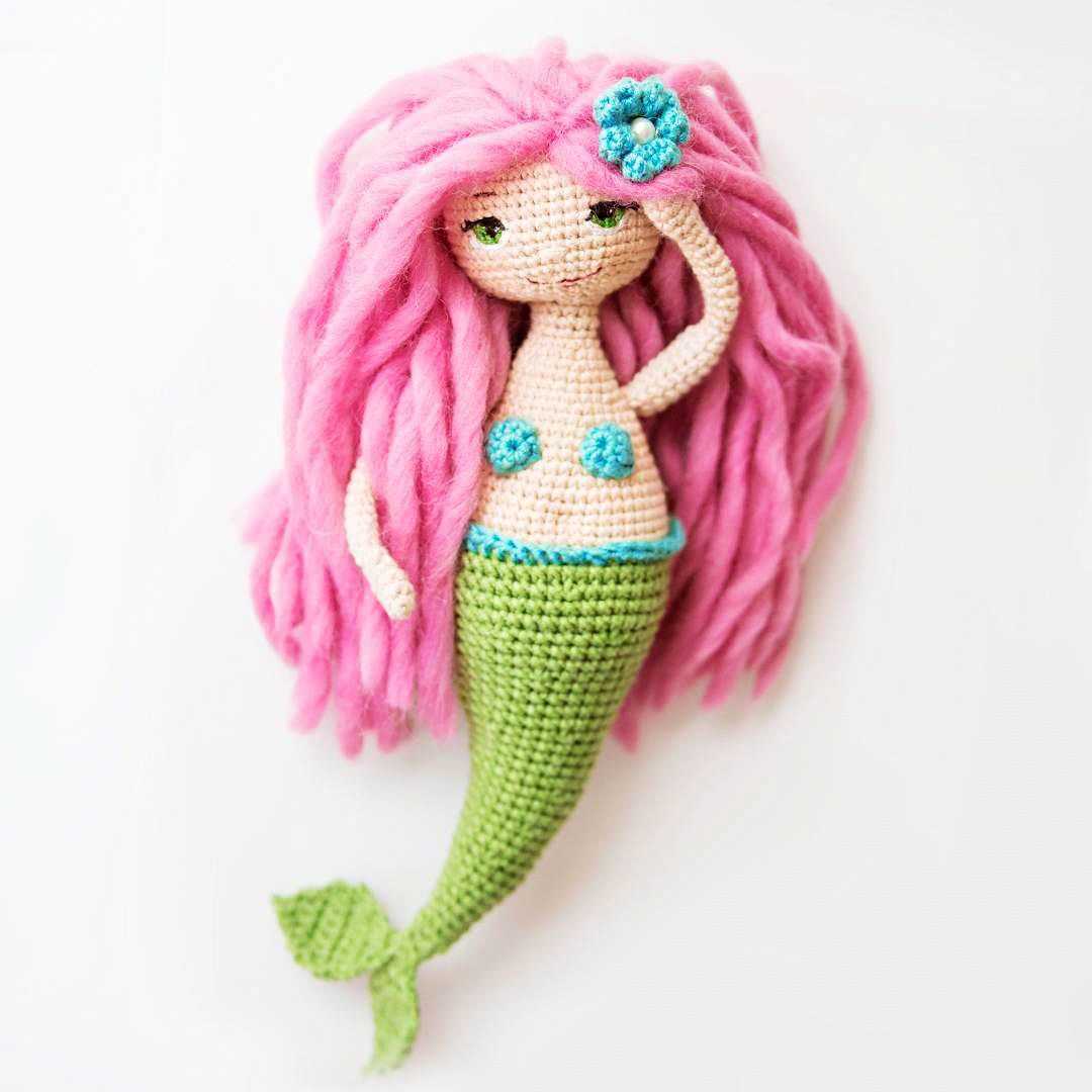 Free pattern for knitted mermaid doll