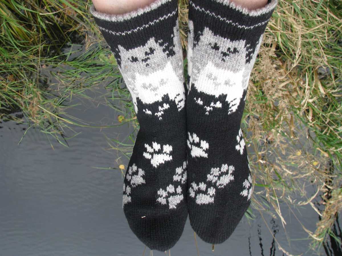 Knit cozy Norwegian socks with this pattern