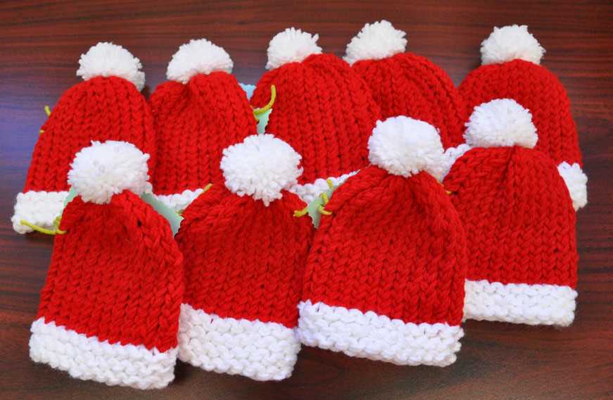 Knit a Santa Hat with This Simple Pattern