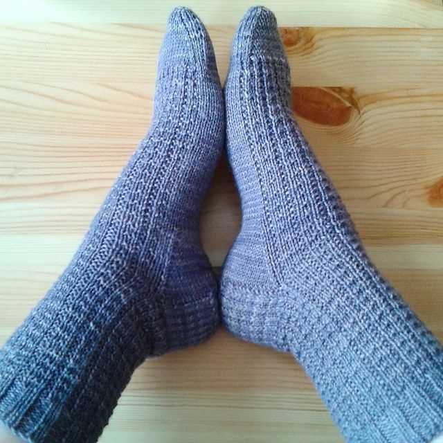 Cozy Socks: a Free Knitting Pattern for Worsted Weight Yarn