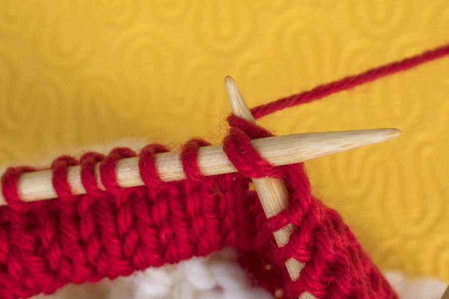 Simple Patterns for Knitted Hats Without Circular Needles