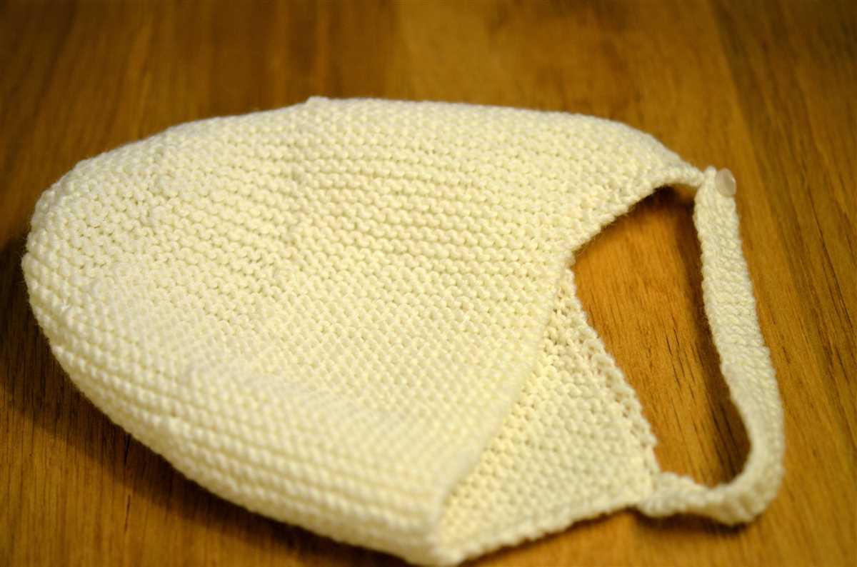 Simple Patterns for Knitted Hats Without Circular Needles