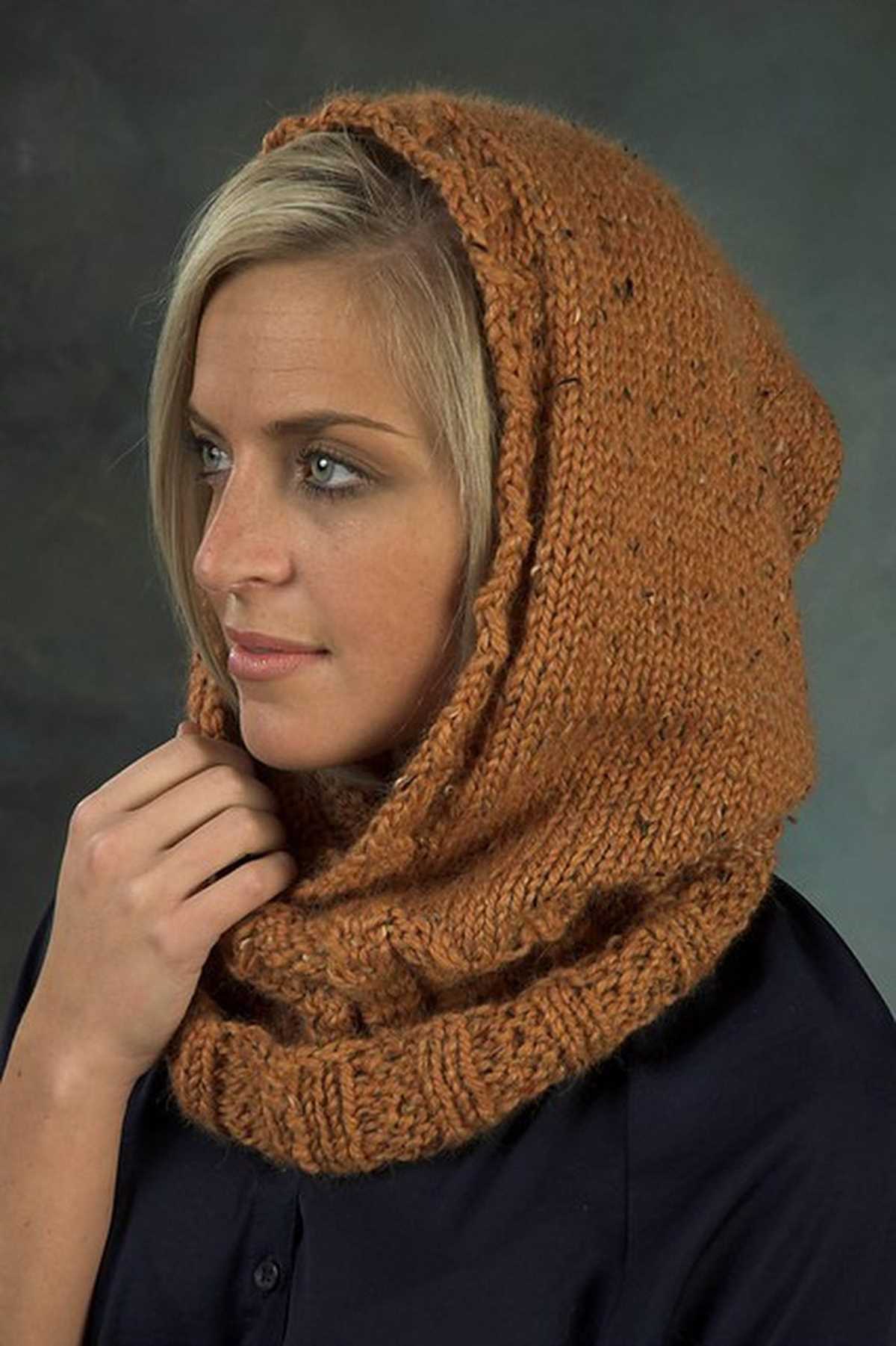 Free pattern for a knitted hood