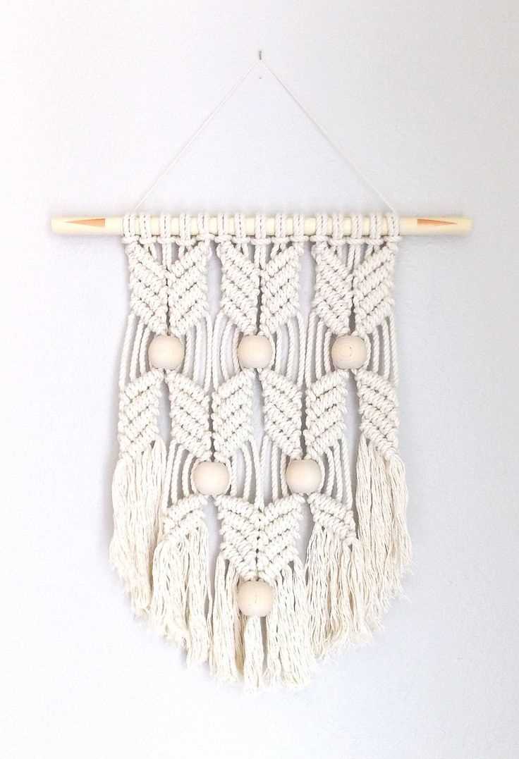 Free knitting patterns for beautiful wall hangings