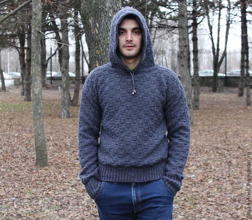 Cozy and stylish: Knit your own men's hoodie!