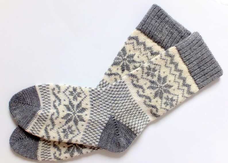 Cozy and Warm: DIY Knitting Pattern for Men's Wool Socks