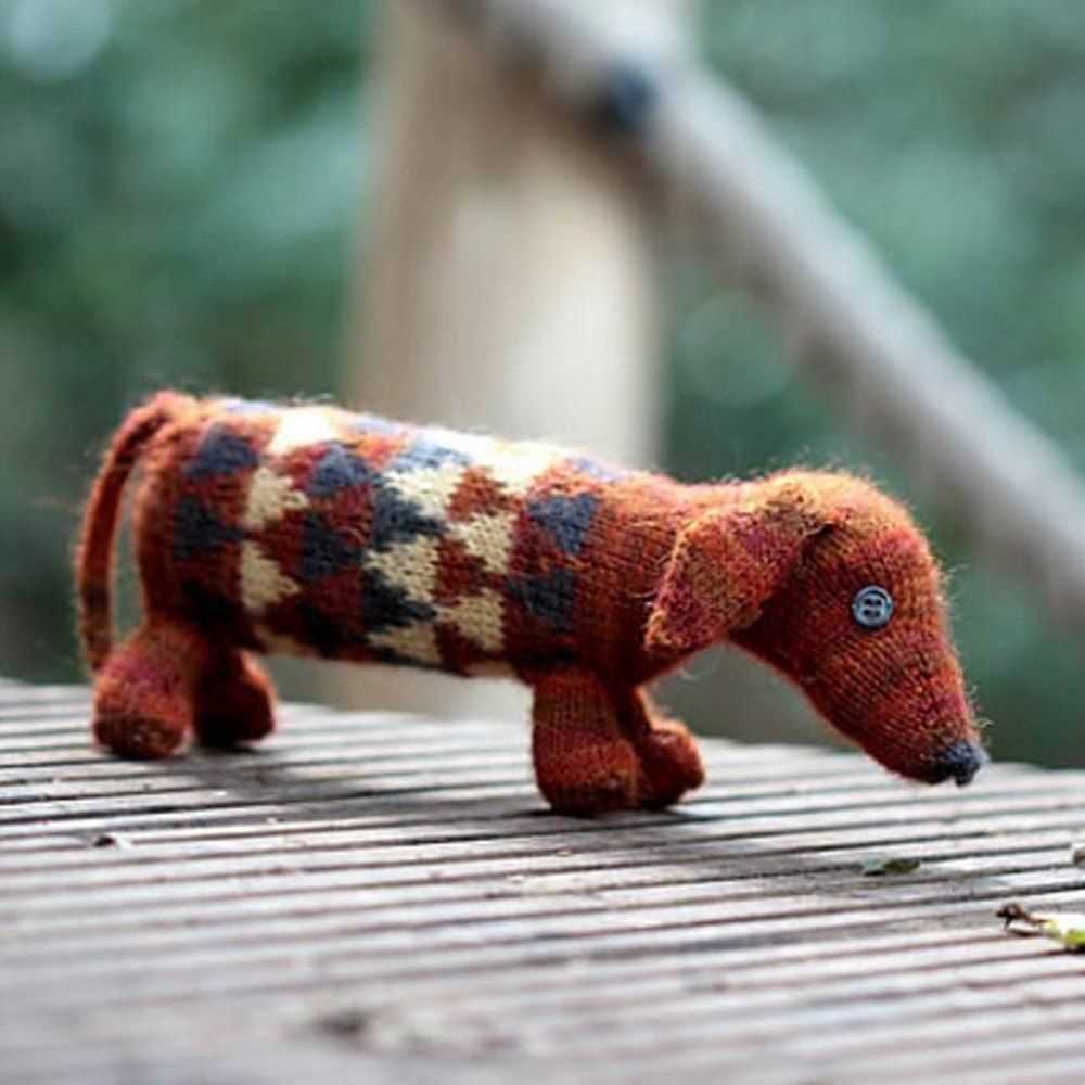 Easy Knitting Pattern for a Dachshund