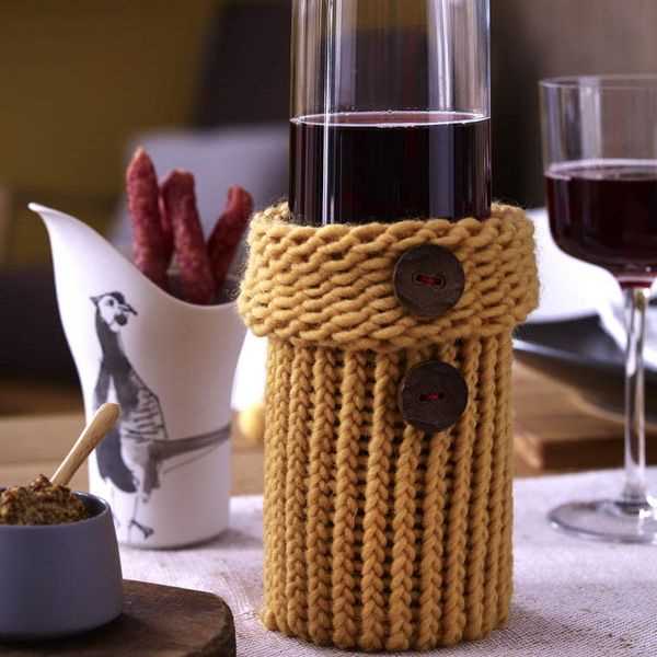 Cozy up your wine glass with a knitted pattern